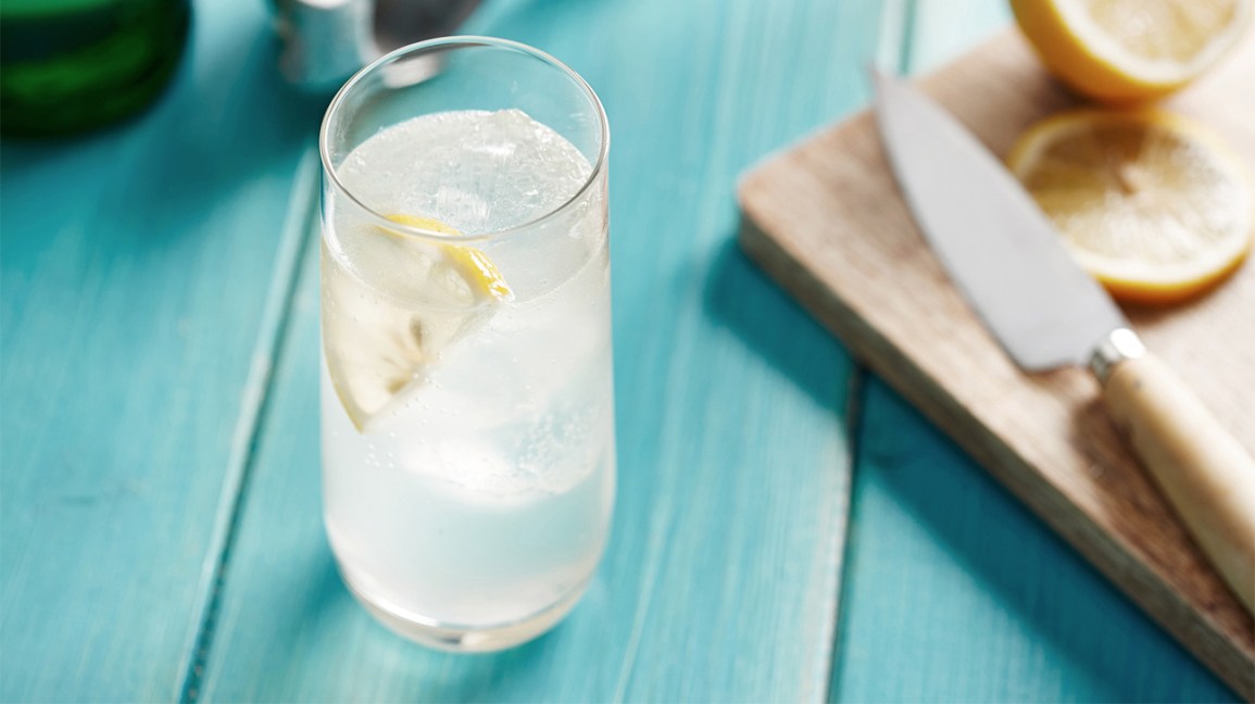 How Much Sparkling Water Should You Drink A Day?